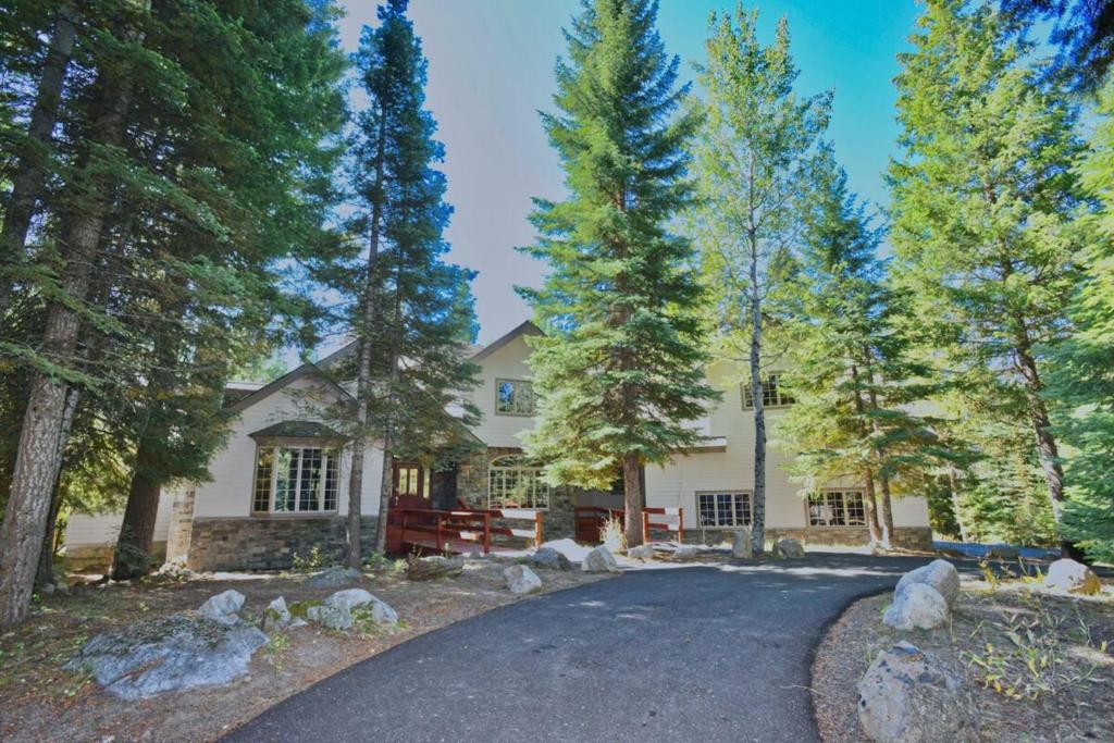 Spring Mountain Manor by Casago McCall - Donerightmanagement, McCall ...