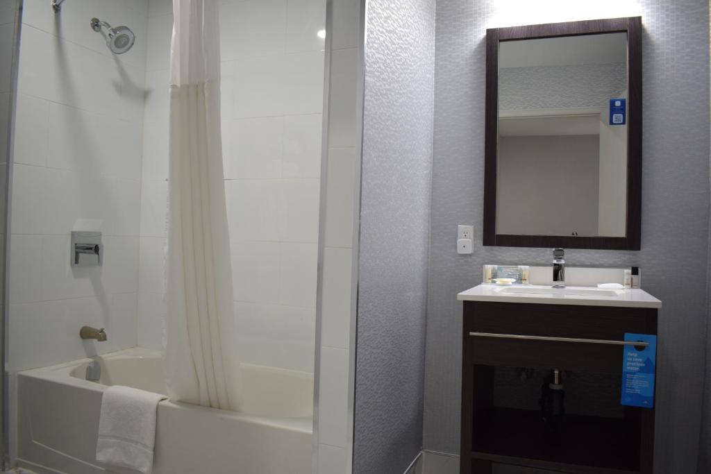 Days Inn by Wyndham Kingston, Kingston (updated prices 2025)