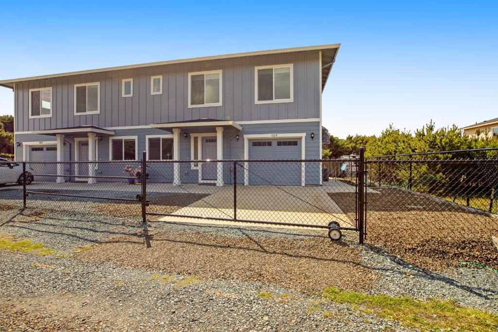 RJD Beachside Vacation Home B, Rockaway Beach (updated prices 2025)