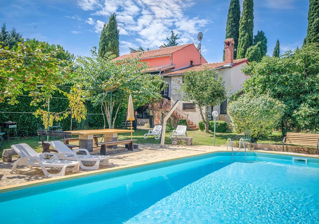 Poolside Compact Family Cottage Bella - Kroatien