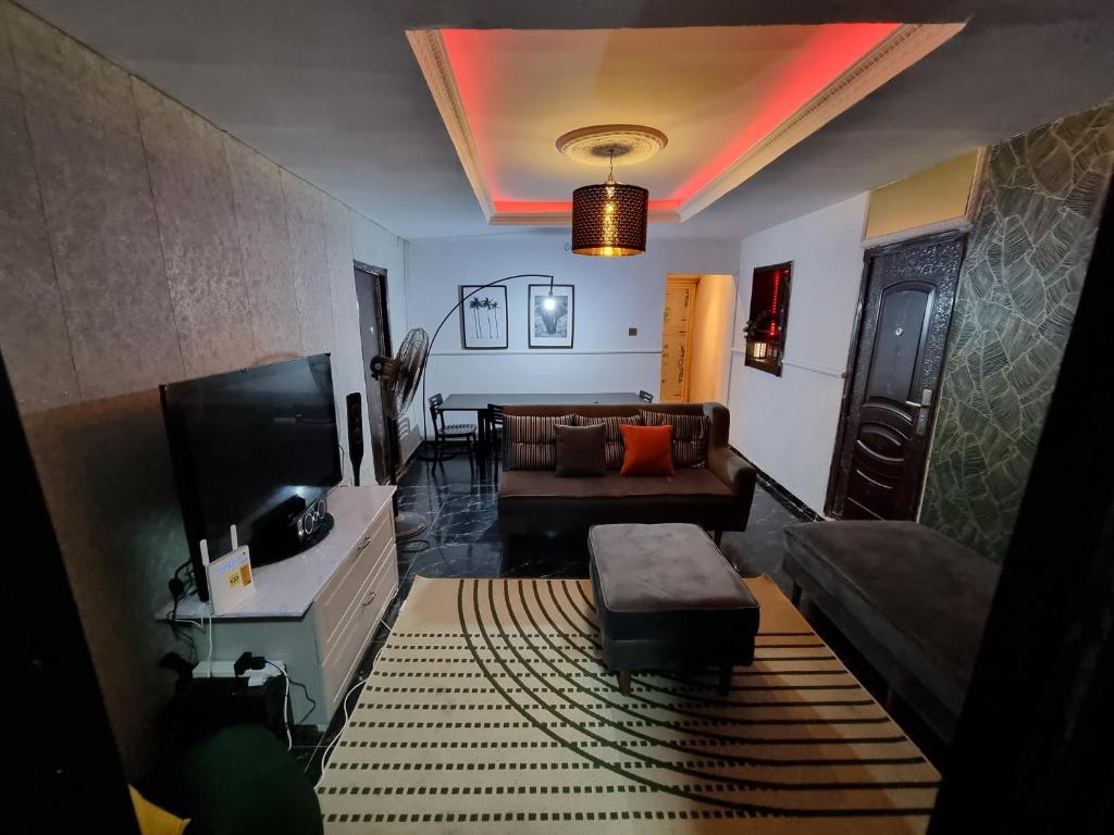 2 Bed-flat Wi-fi Netflix Dstv Ac 24 Hr Electricity - Lagos