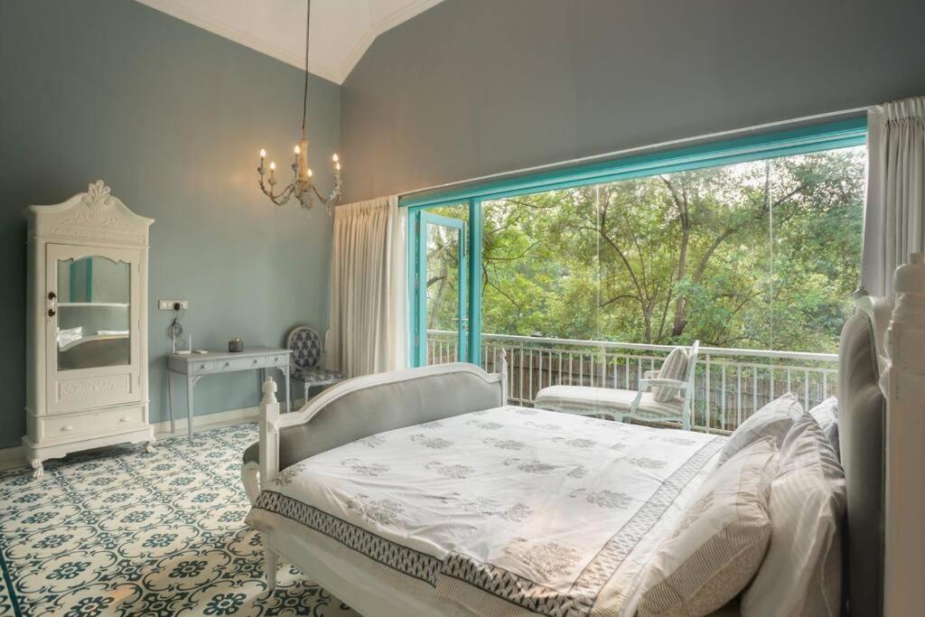 White Banyan - 5 Bed, Private Pool, Beach Access - Goa