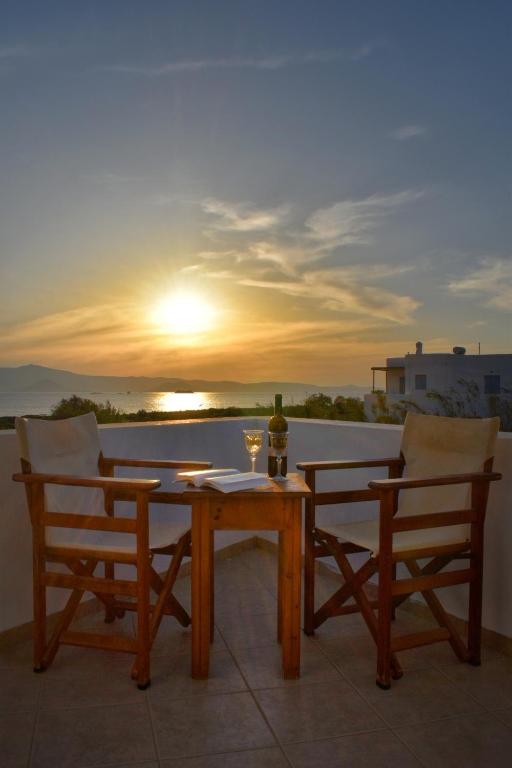 Amodari studios on the beach, Plaka (updated prices 2025)