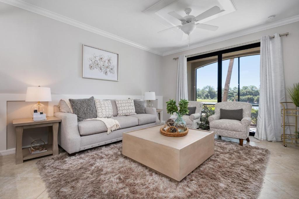 Golf Course Views 2 Bedroom Condo Located In Lakewood National Golf & Country Club Condo - Lakewood Ranch, FL