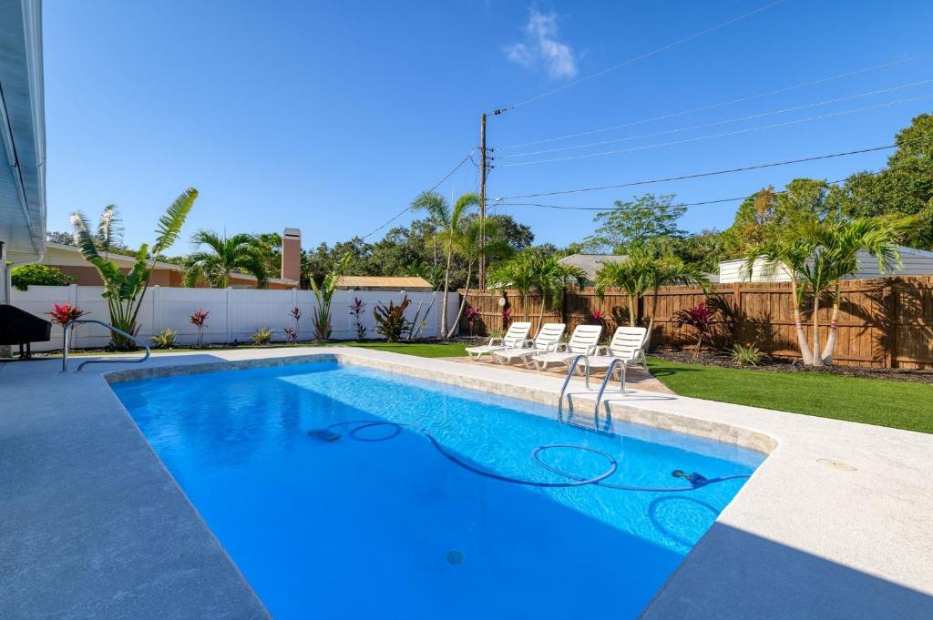 Fully Remodeled Pool Home Less Than 5 Miles To Beach Home - Longboat Key, FL