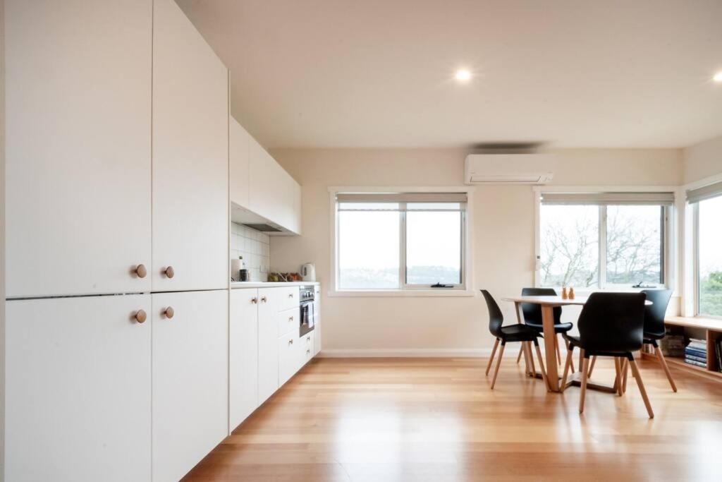 Modern Self Contained Unit Views, Parking And Wifi - Launceston