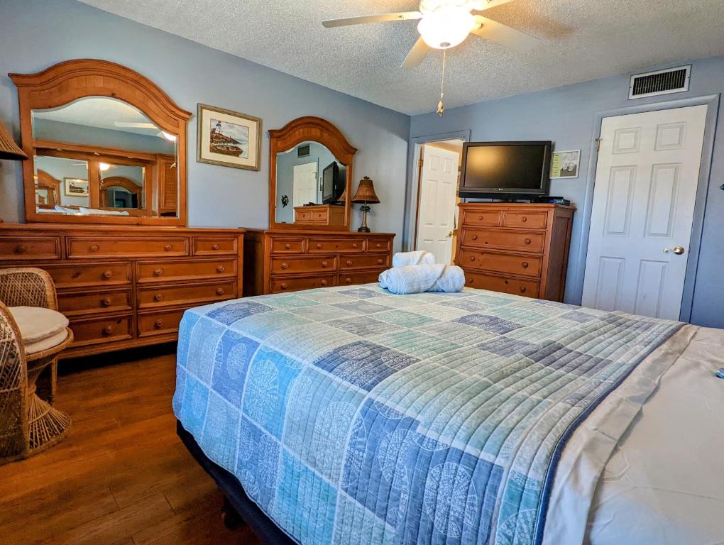 Seascape, Sea Club #10~pool, Fishing, Near Beach! - Indian Shores, FL
