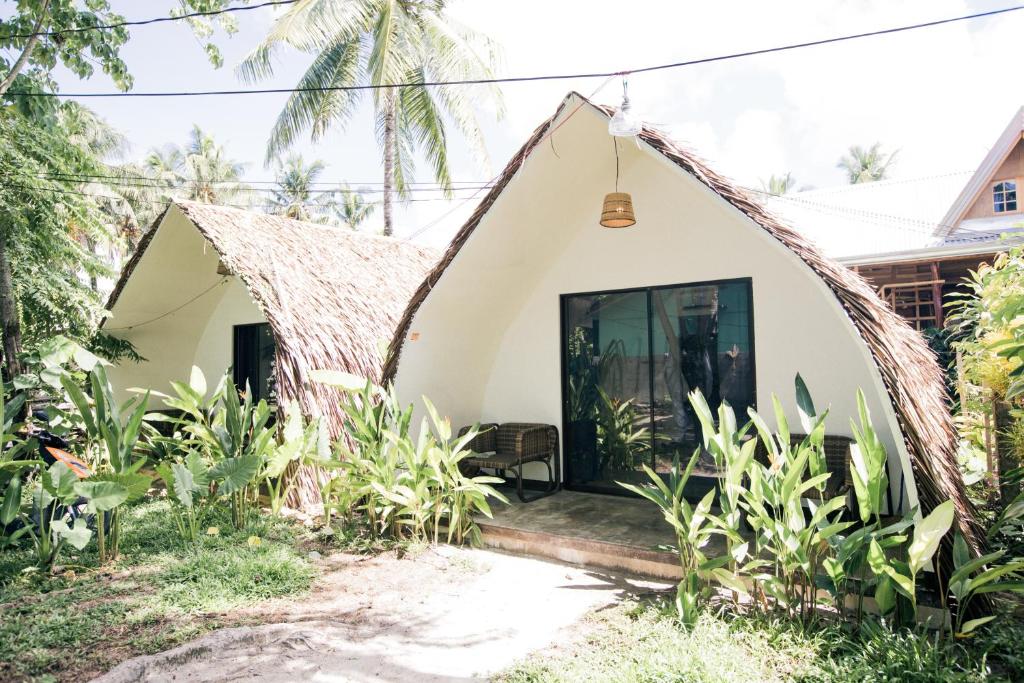 Coconut home - Tokong Residence, General Luna (updated prices 2024)