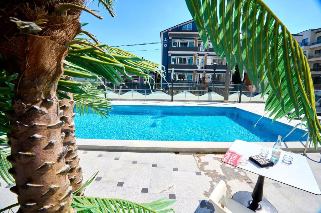 Blue wave Studio in Nord10 - pool n playground, Mamaia (updated prices ...