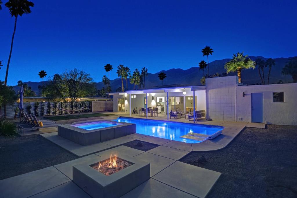 Mid Century Meiselman with Private Pool & Spa Permit# 3971, Palm ...