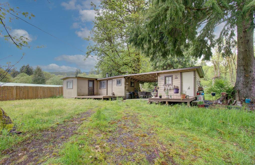 Cougars Cute Crooked Cabin - SuiteTrails
