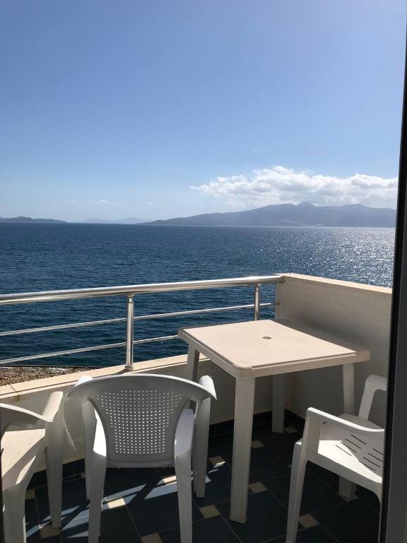 Beach flat Saranda, wonderfull sea view, Sarandë (updated prices 2024)
