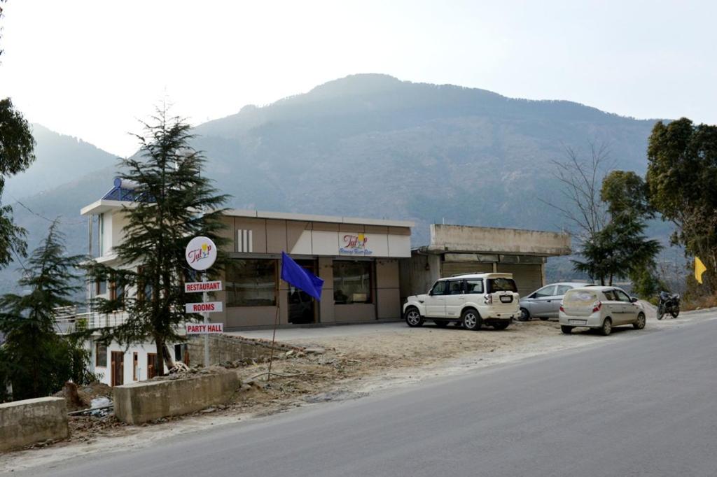 Tulip Flowing River View Hotel., Shamshi (precios actualizados 2025)