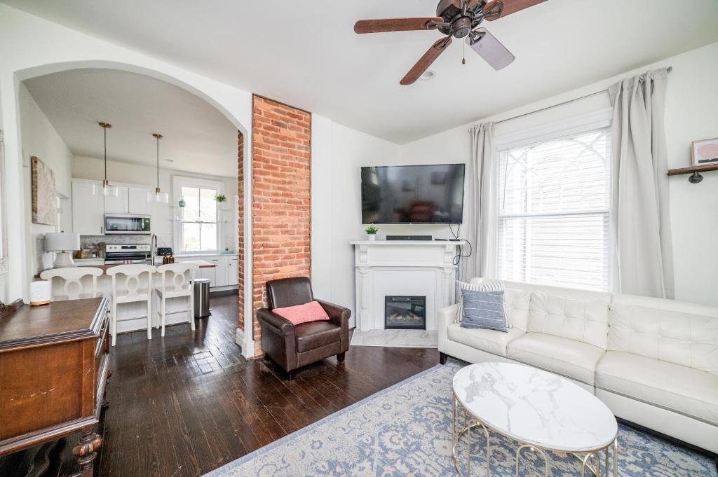 Historic Beauty Downtown! 5mi To Lu. Pet-friendly - Lynchburg, VA