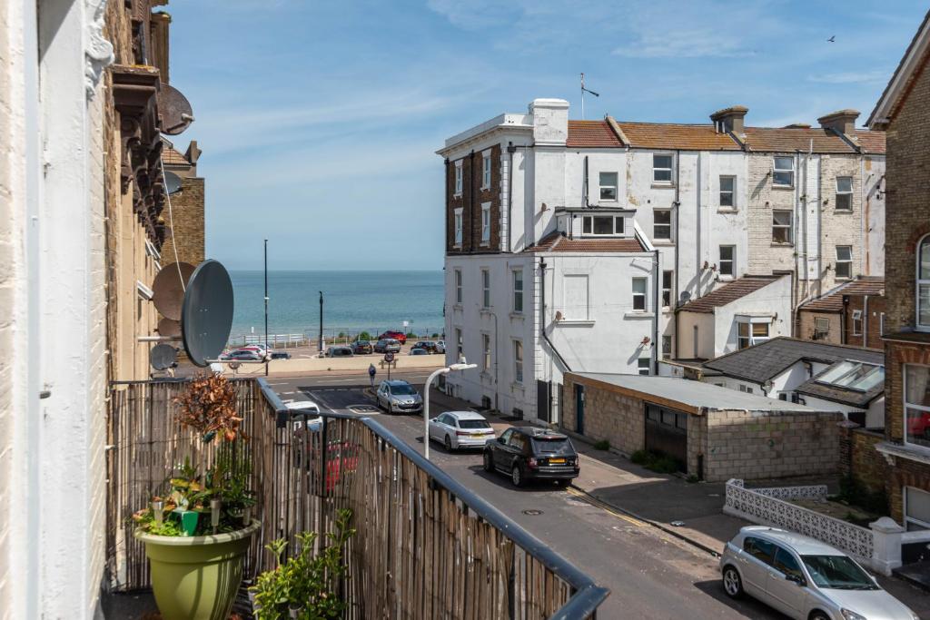 Margate two bedroom apartment, Margate (updated prices 2025)