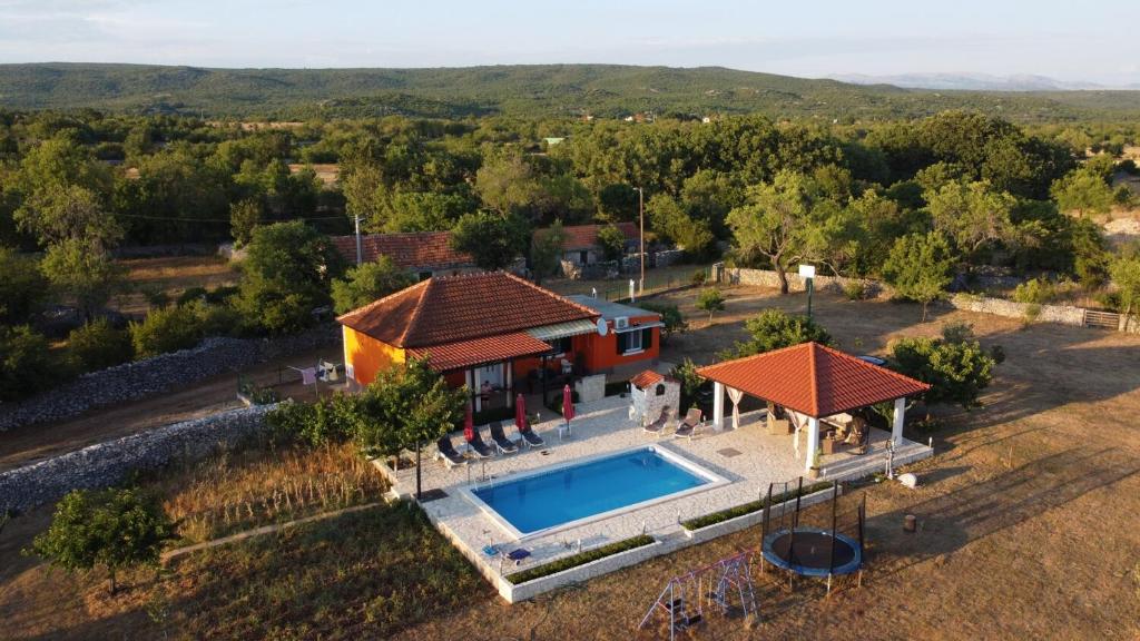 Family friendly house with a swimming pool Gornje Planjane, Zagora ...