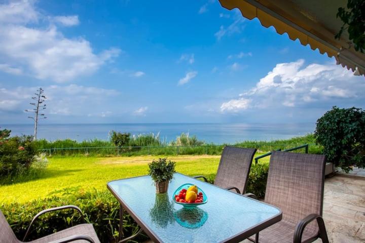 Mola Kaliva sea view, 100m from the beach!, Mola Kalyva (updated prices ...