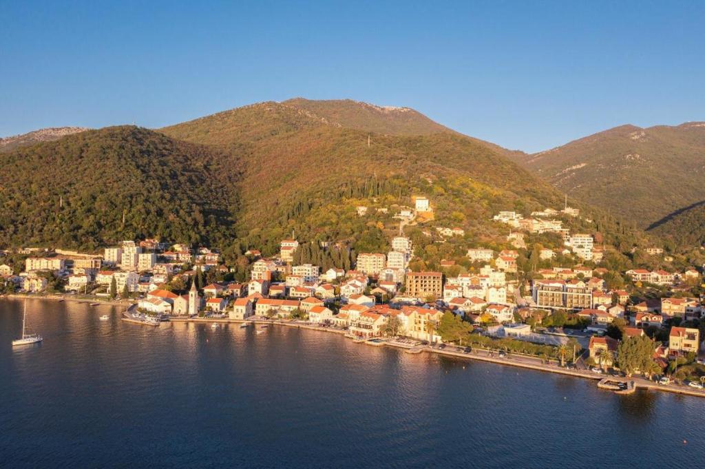 Stan sa pogledom na more Donja Lastva, Tivat (prezzi aggiornati per il ...