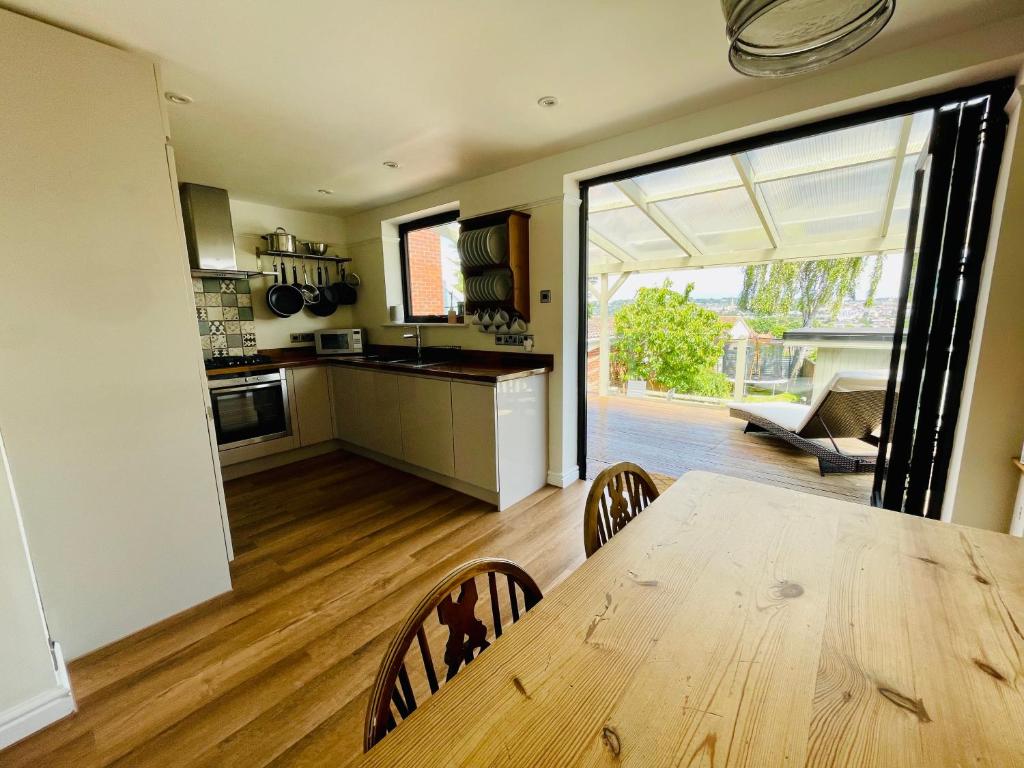 Detached house in Exeter with stunning city view, Exeter (updated ...