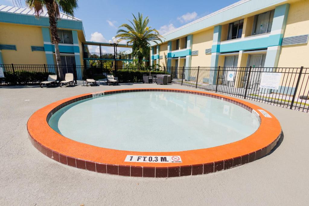 Garnet Inn & Suites, Orlando, Orlando (updated prices 2025)