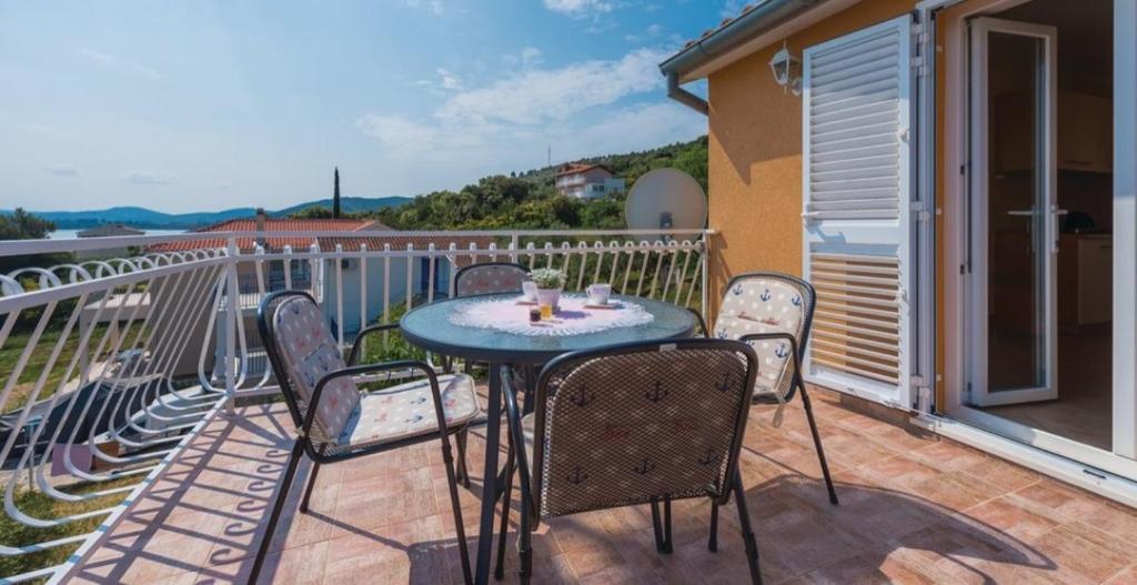 Apartment Petra, Raslina (updated prices 2024)