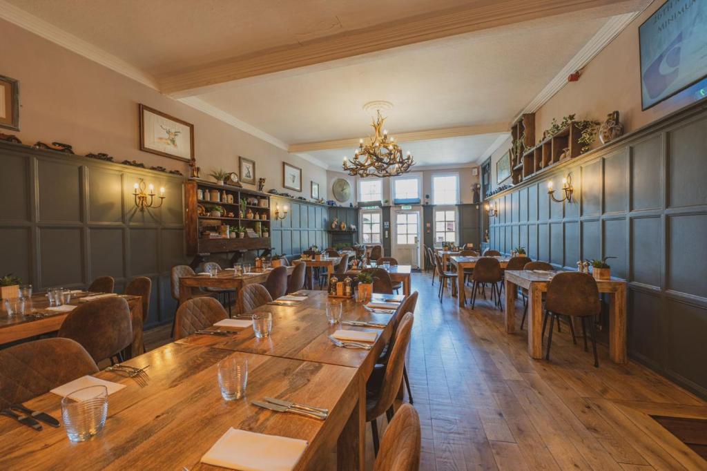 The Stag Hotel, Restaurant and Bar, Lyndhurst – Updated 2023 Prices