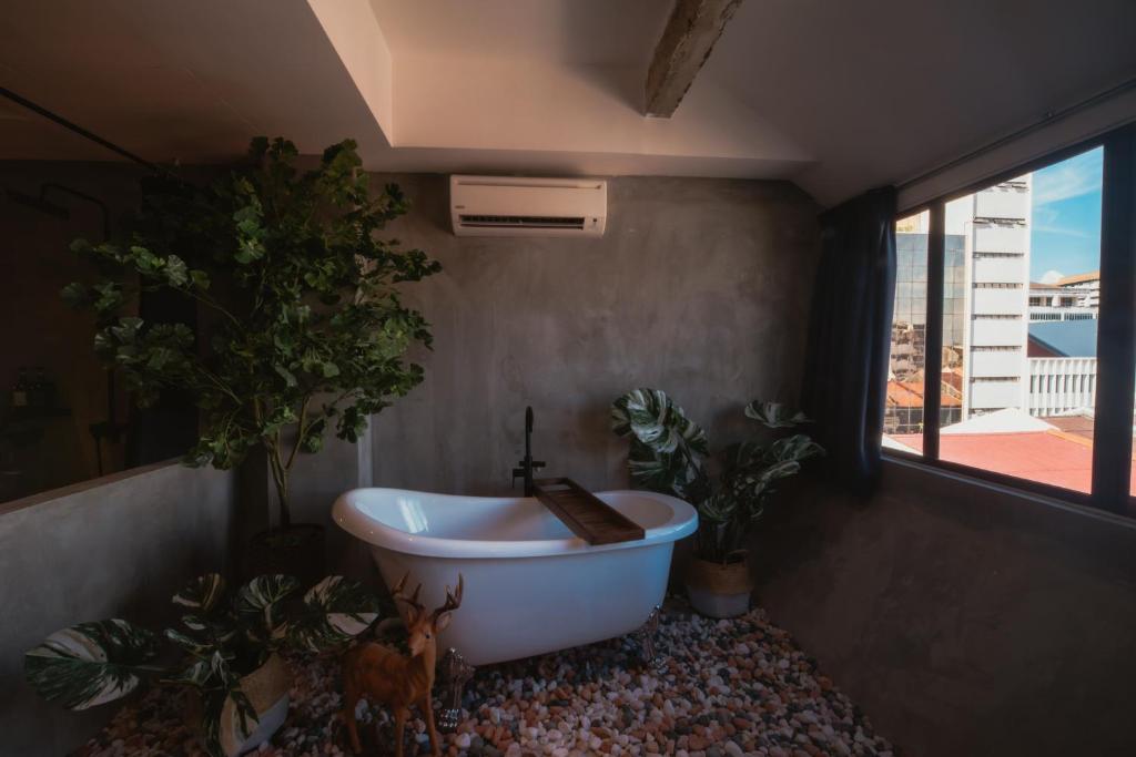 Very Hotel, George Town (updated prices 2025)