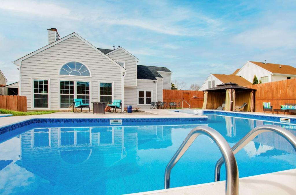 Gorgeous Graham Home with Private Outdoor Pool!, Graham (updated prices ...
