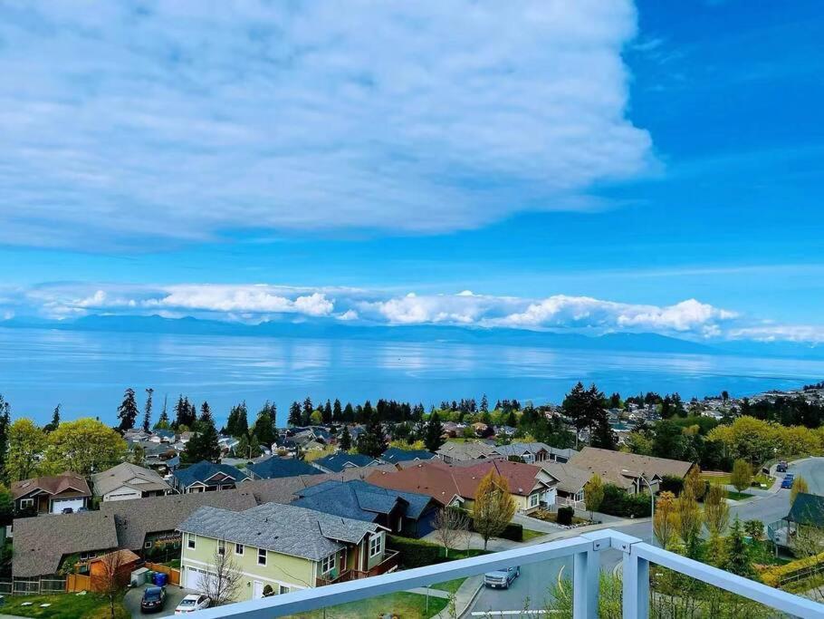 Modern House With Abundant Ocean View #1 - Nanaimo