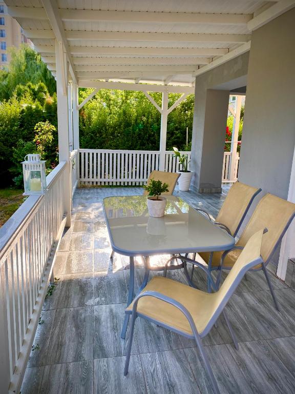 Forever Friday Apartment Cosmopolis, Creţuleasca (updated prices 2026)