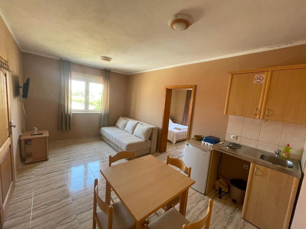 Mali Medved Ulcinj, Ulcinj (updated prices 2025)