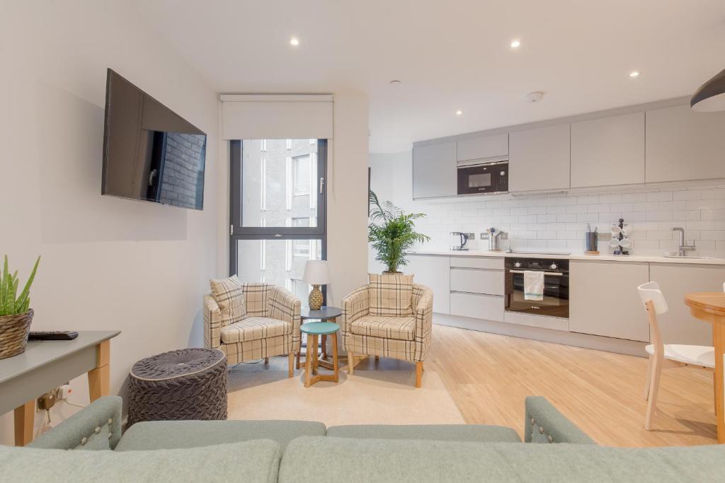 Sophisticated Studio For 2 w/ Edin Castle Views, Edinburgh (updated ...