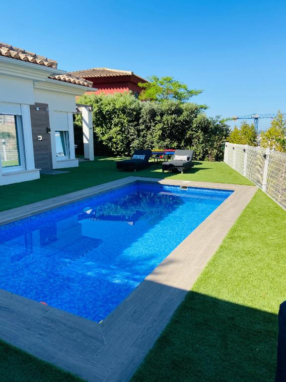 Villa with swimming pool and near the beach (Spanien Torremuelle ...