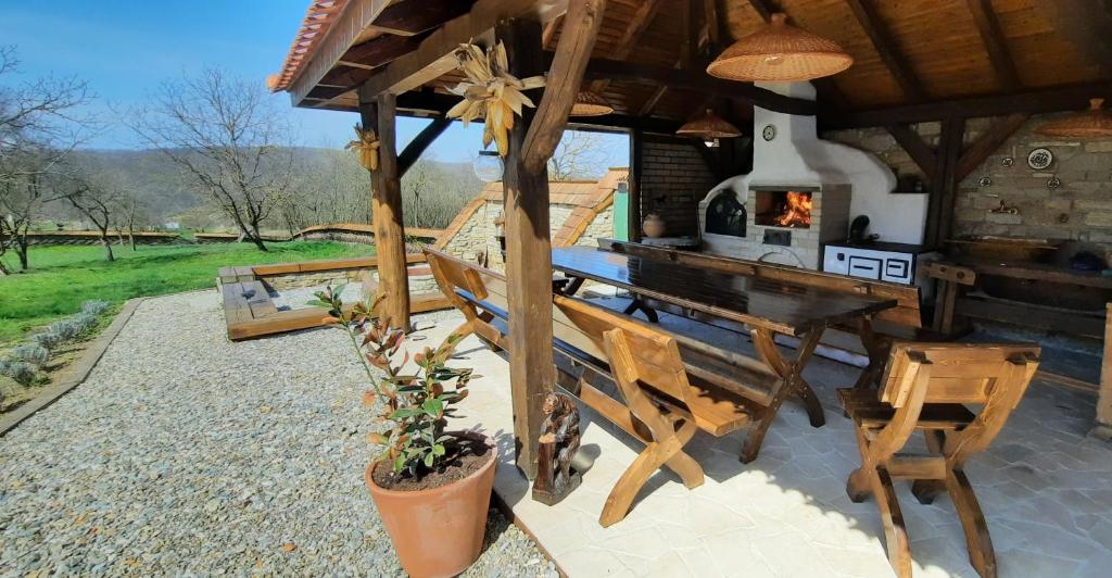 Acul în carul cu fan, Pădurenii – Updated na 2022 Prices