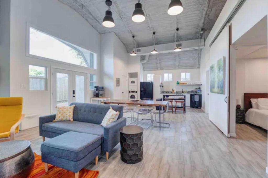Industrial chic barndominium w/ high ceilings, Houston (updated prices ...