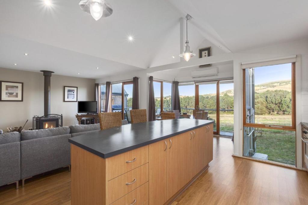 Otway Vista 12 - BYO Linen, Apollo Bay (updated prices 2026)