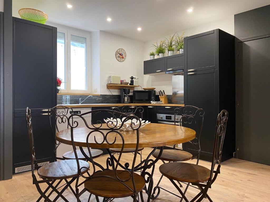Appartement Charmant T3, Centre Ville De Millau - ibis Budget Millau Viaduc