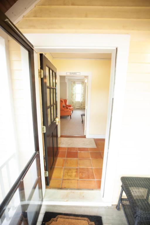 Yellow House Inn, Bar Harbor (updated prices 2025)