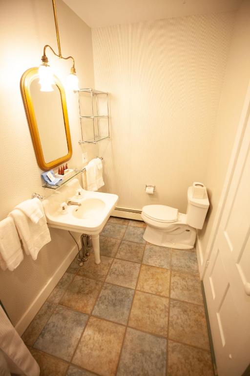 Yellow House Inn, Bar Harbor (updated prices 2025)