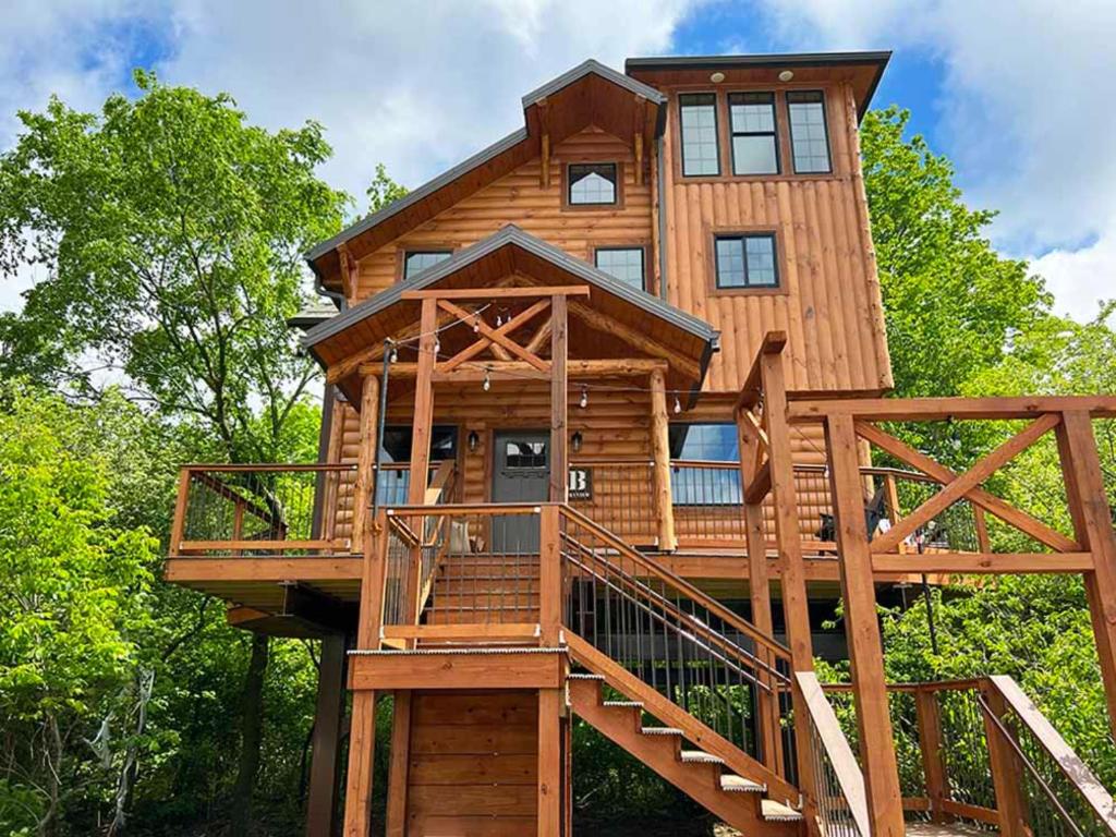 Skyview Treehouse B by Amish Country Lodging, Millersburg – Updated ...