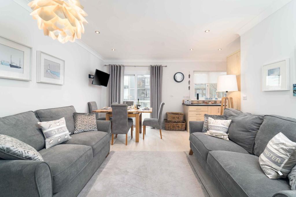 Sea Shells, St Ives (updated prices 2026)