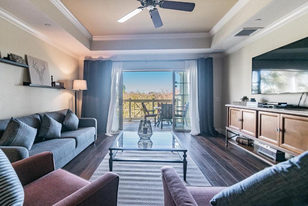 A DISNEY REUNION! Spacious And Spectacular, 5 Heated Pools, Sleeps 8 ...