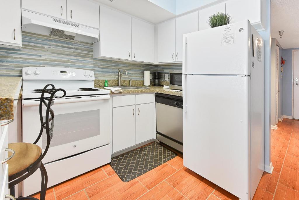 Jacksonville Beachdrifter 406, Jacksonville Beach (updated prices 2025)