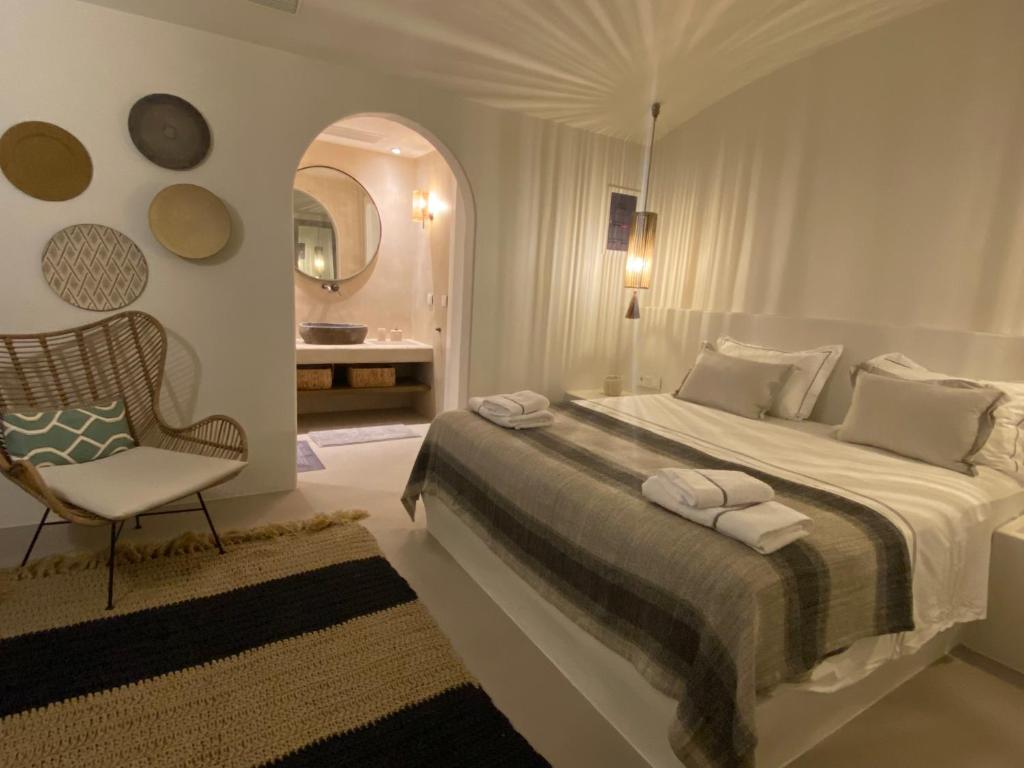 Paros Cave Suites（カンポス）：（最新料金：2025年）