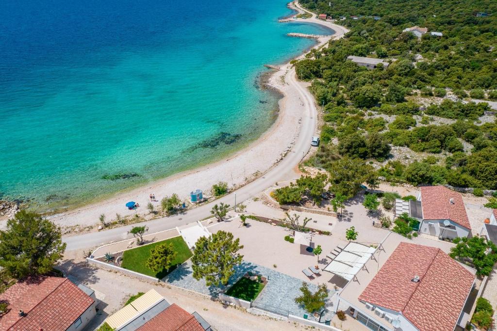 Beachfront Paladina holiday home, Kolan – Updated 2024 Prices