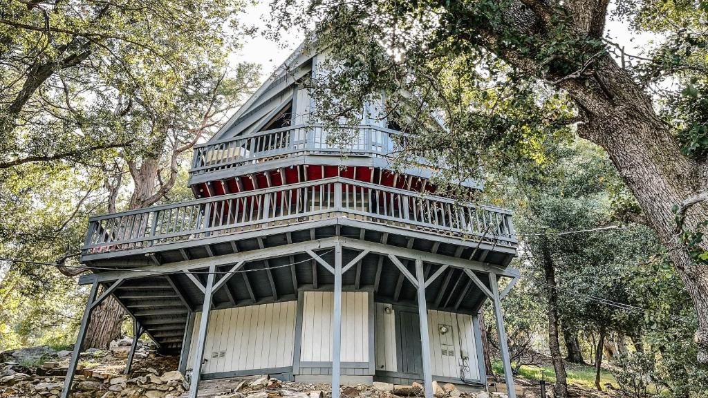 Crestline Luxury All-suite Retreat With Lakeview - San Bernardino, CA
