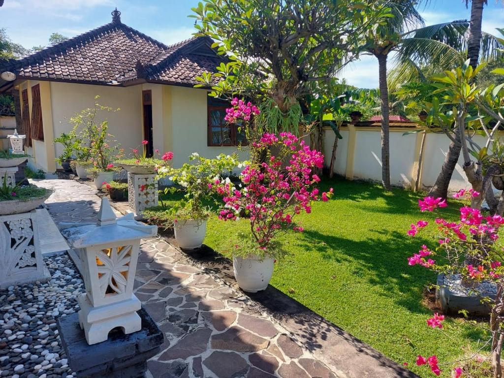 Villa Juliani, Lovina Beach, Bali - Singaraja