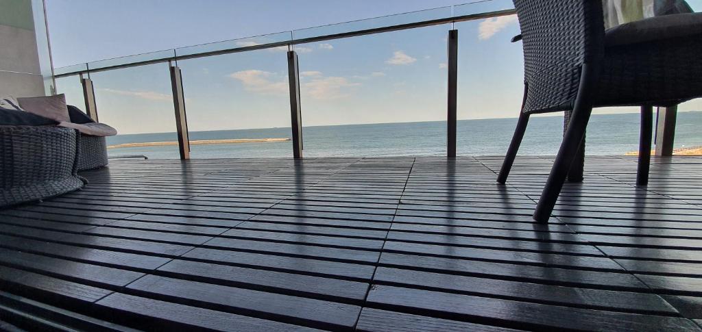 Neversea Beachfront Seaview 2 Camere Lux Spectrum Residence in Constanta