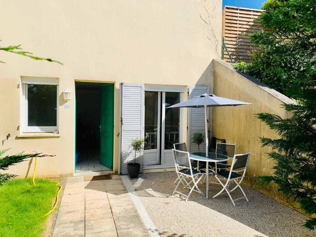 Rez-de-jardin Avec Ses 2 Chambres, Résidence Calme - Valence
