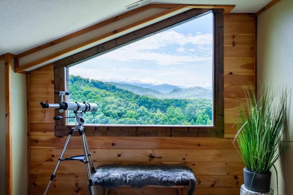 Falcons Lodge - Mtn View Hot Tub and Pool Table, Sevierville (updated ...
